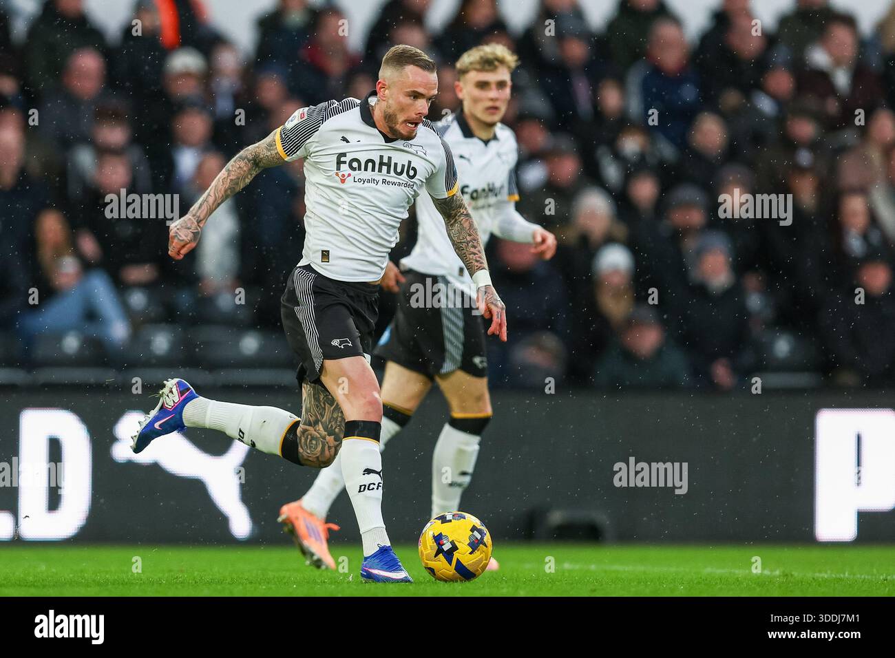 23, Joe Ward of Derby County races forward with the ball during the Sky ...