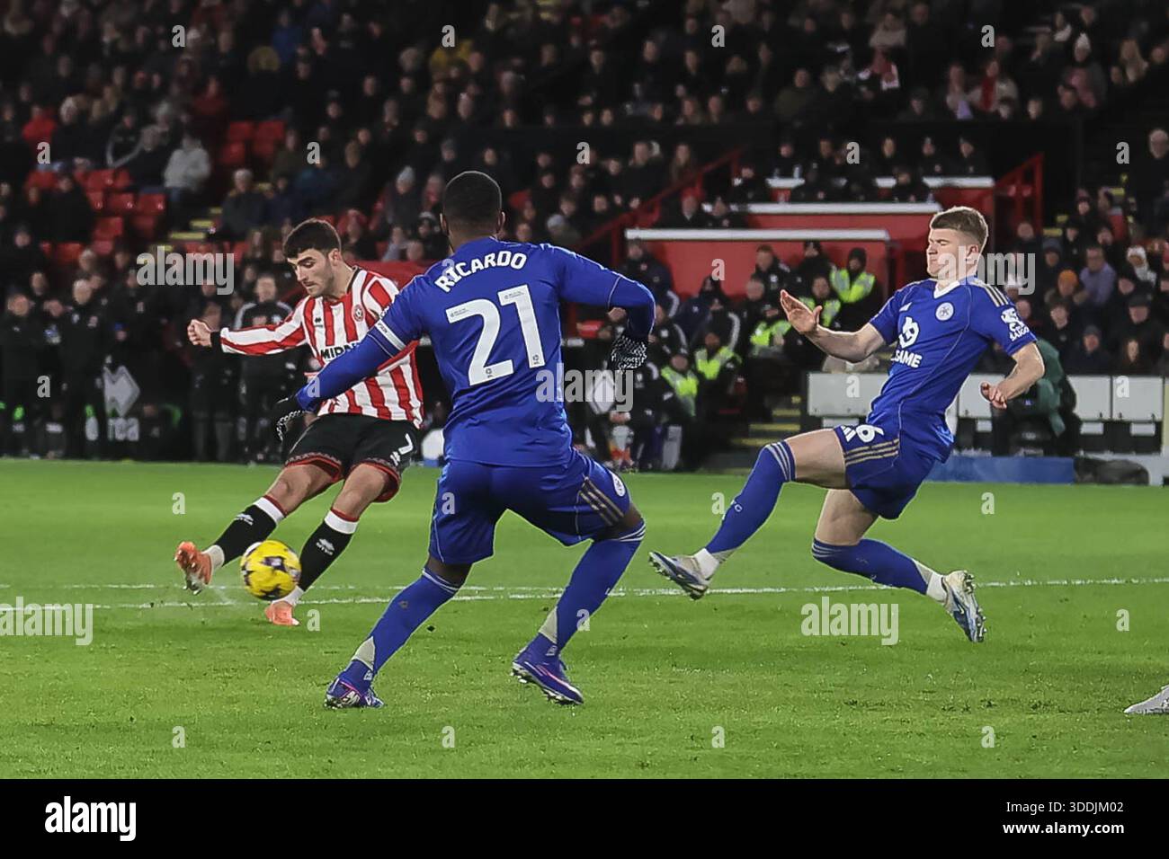 Tom Cannon shoots during the Sky Bet Championship match between ...
