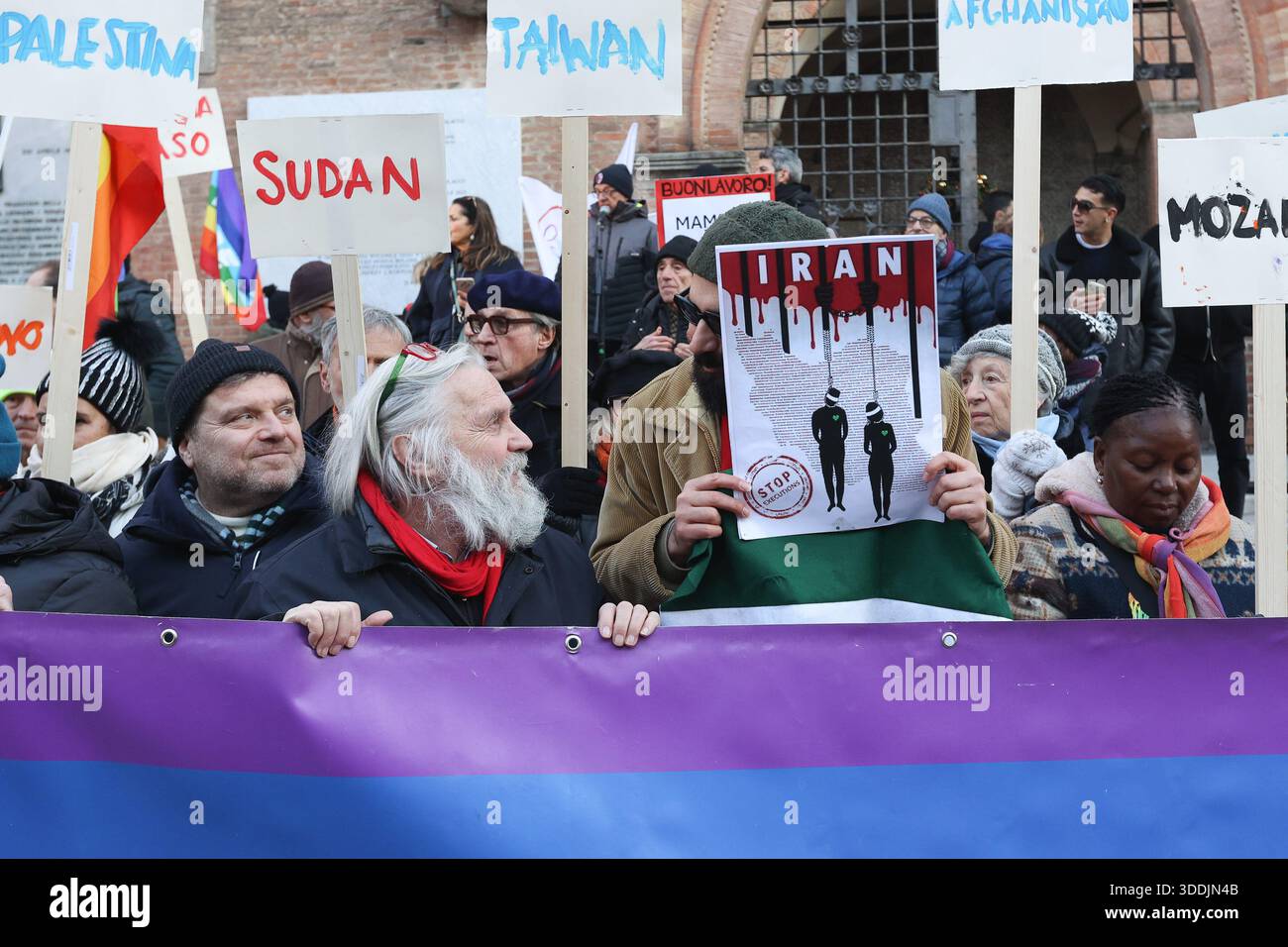 01 GEN 2026 BO - Corteo per la Pace, contro tutte le guerre participano ...