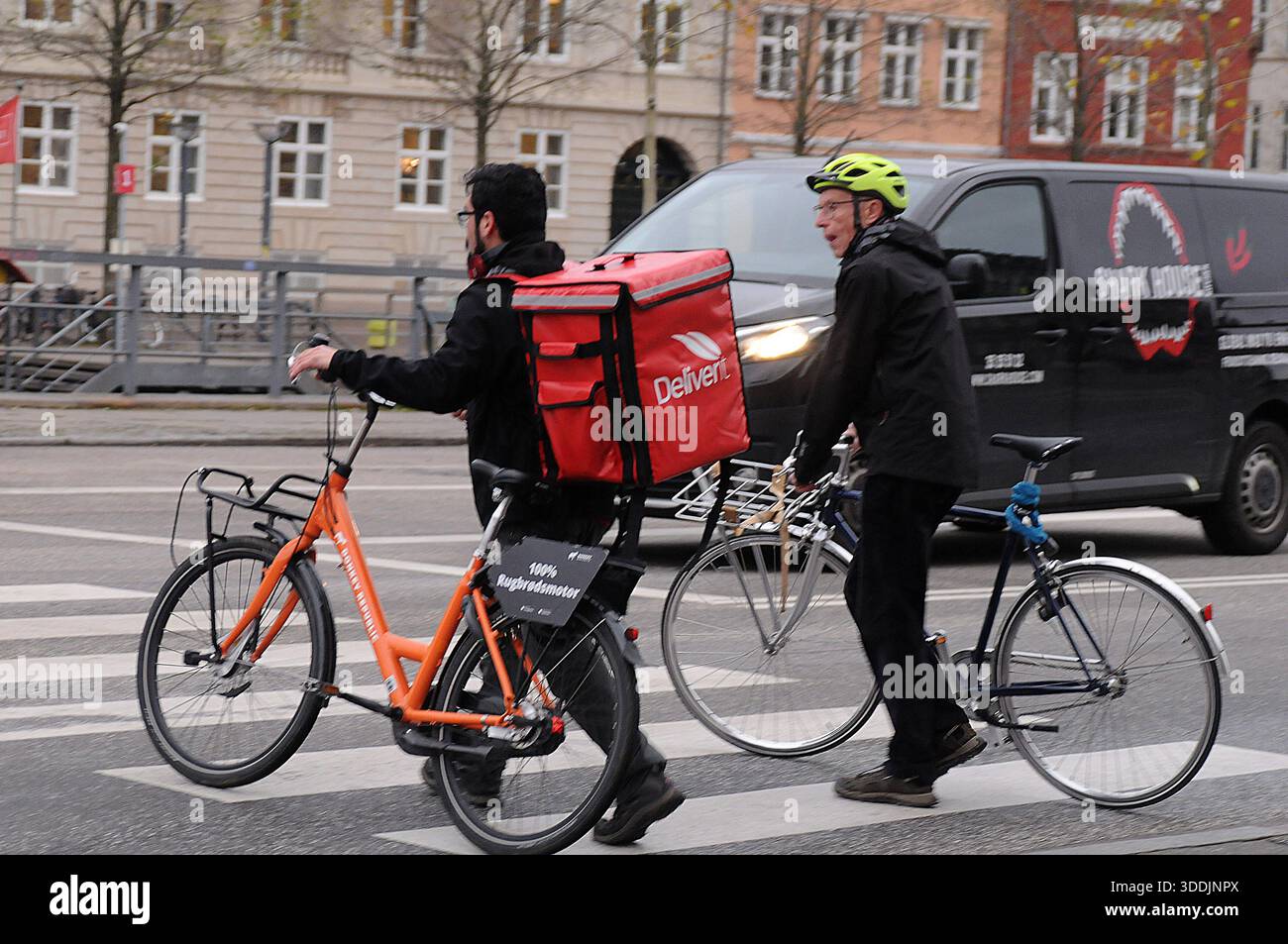 Copenhagen /Denmark/ 19.Novembe 2019/ Deliveryit nale transport on bike indanish capital ...
