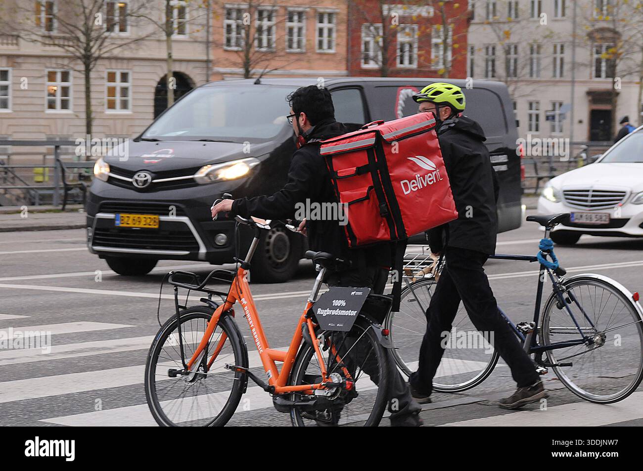 Copenhagen /Denmark/ 19.Novembe 2019/ Deliveryit nale transport on bike indanish capital ...