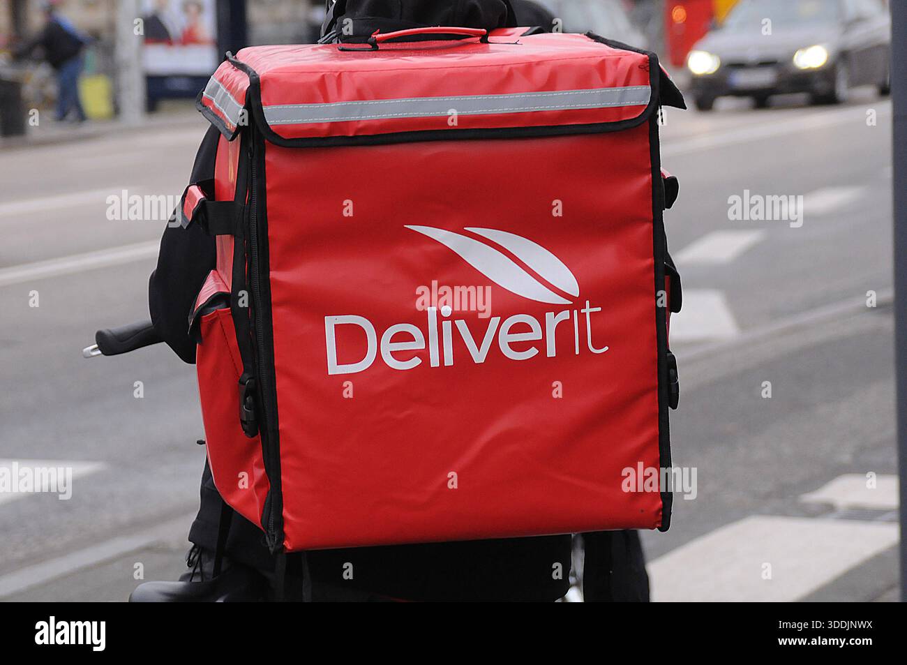 Copenhagen /Denmark/ 19.Novembe 2019/ Deliveryit nale transport on bike indanish capital ...