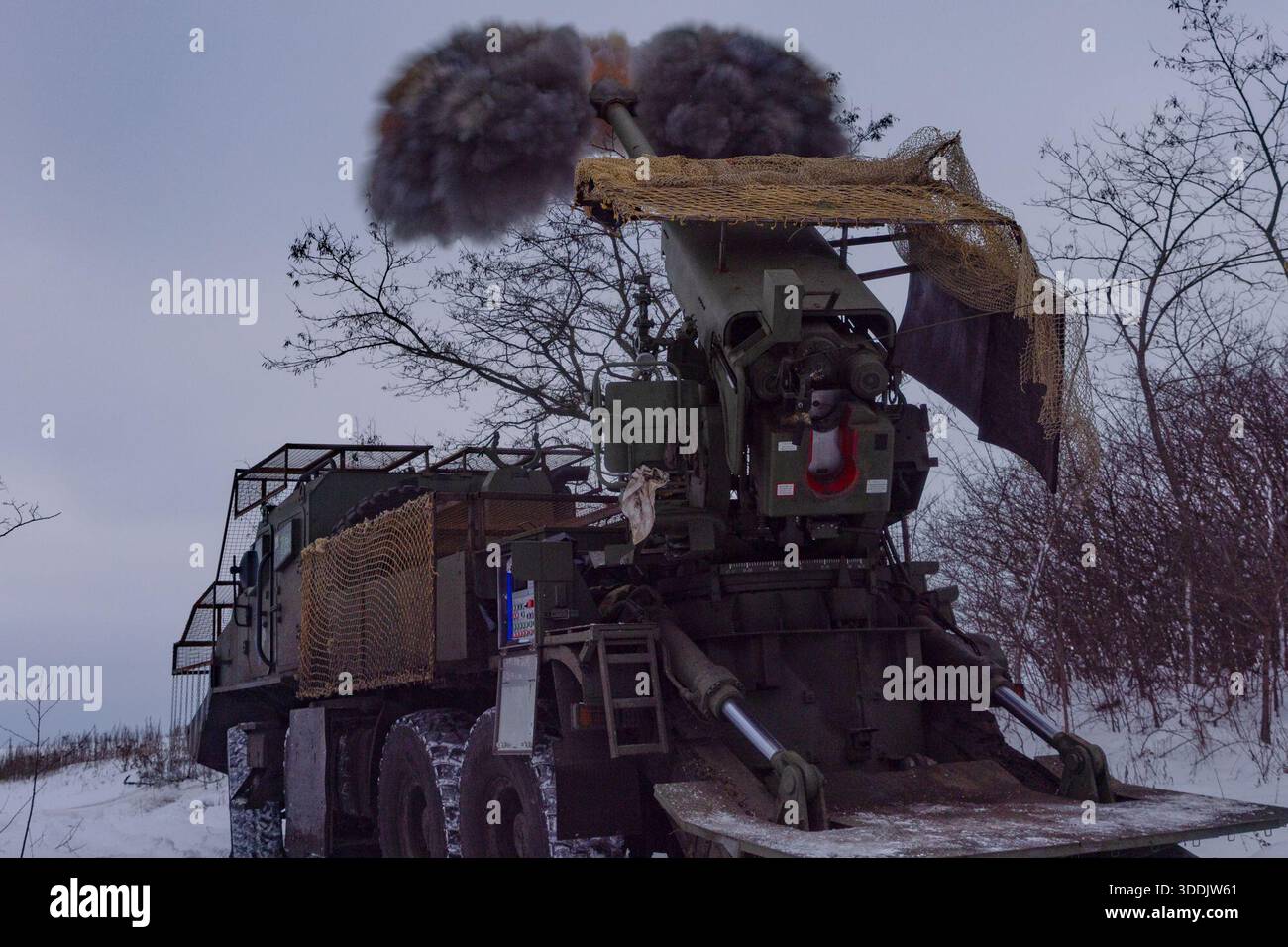 Ukrainian servicemen of the 48th artillery brigade fire a 2s22 Bohdana ...