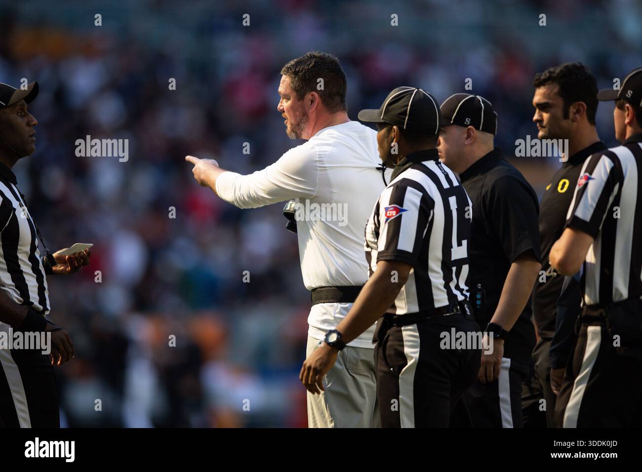 Oregon Ducks head coach Dan Lanning talks to a referee during the 2026 ...
