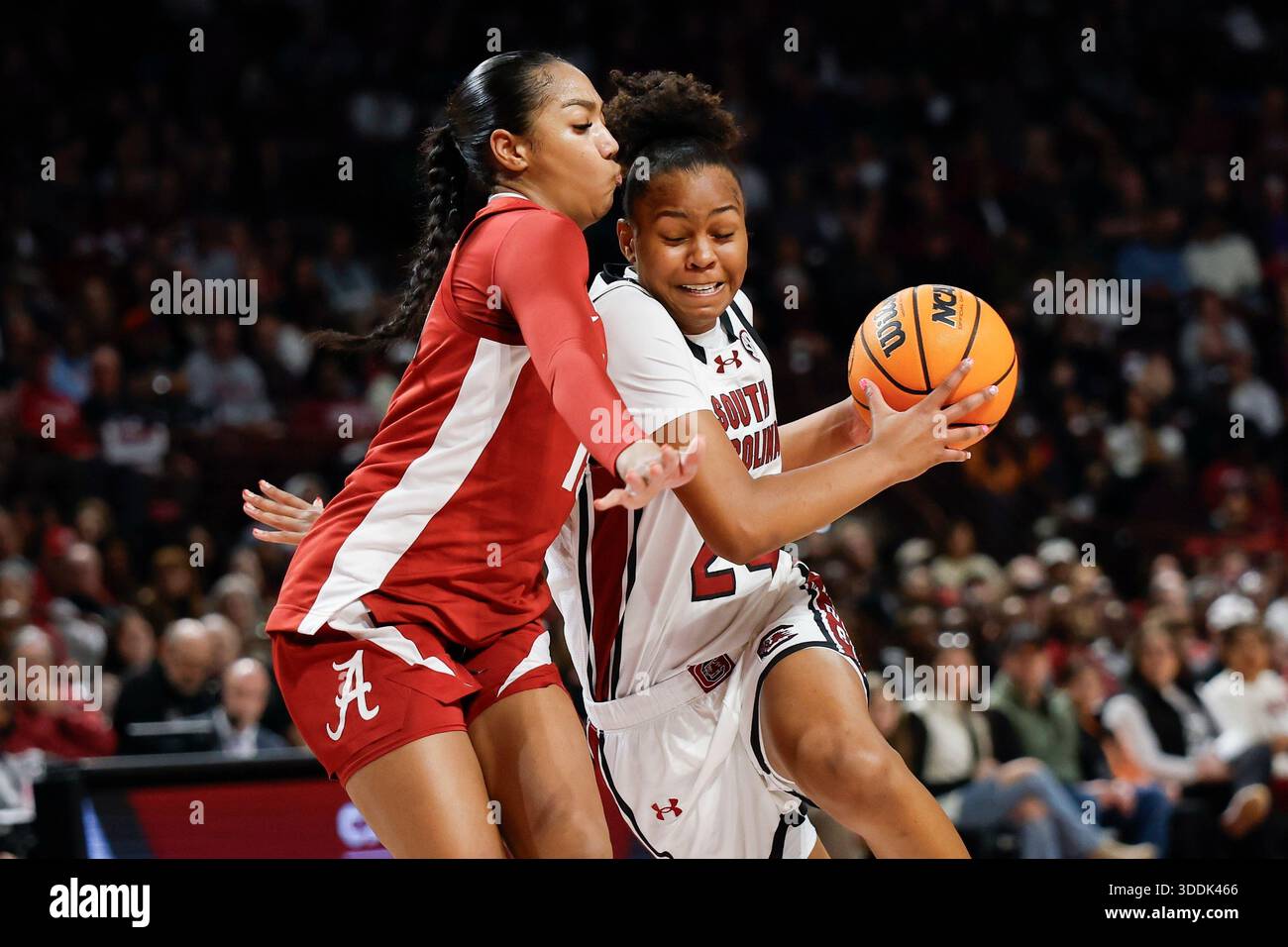 South Carolina guard Ayla McDowell, right, drives into Alabama guard Ta ...