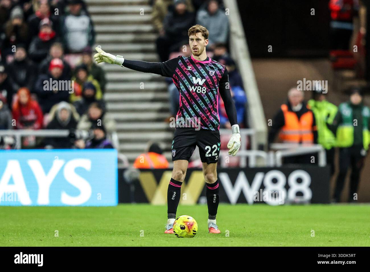 Sunderland goalkeeper Robin Roefs gives his team instructions during ...