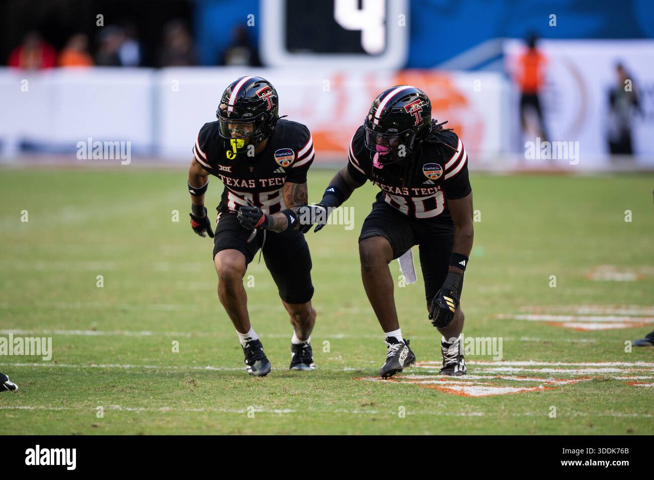 Texas Tech Red Raiders running back Oliver Miles III (28) sets at the ...