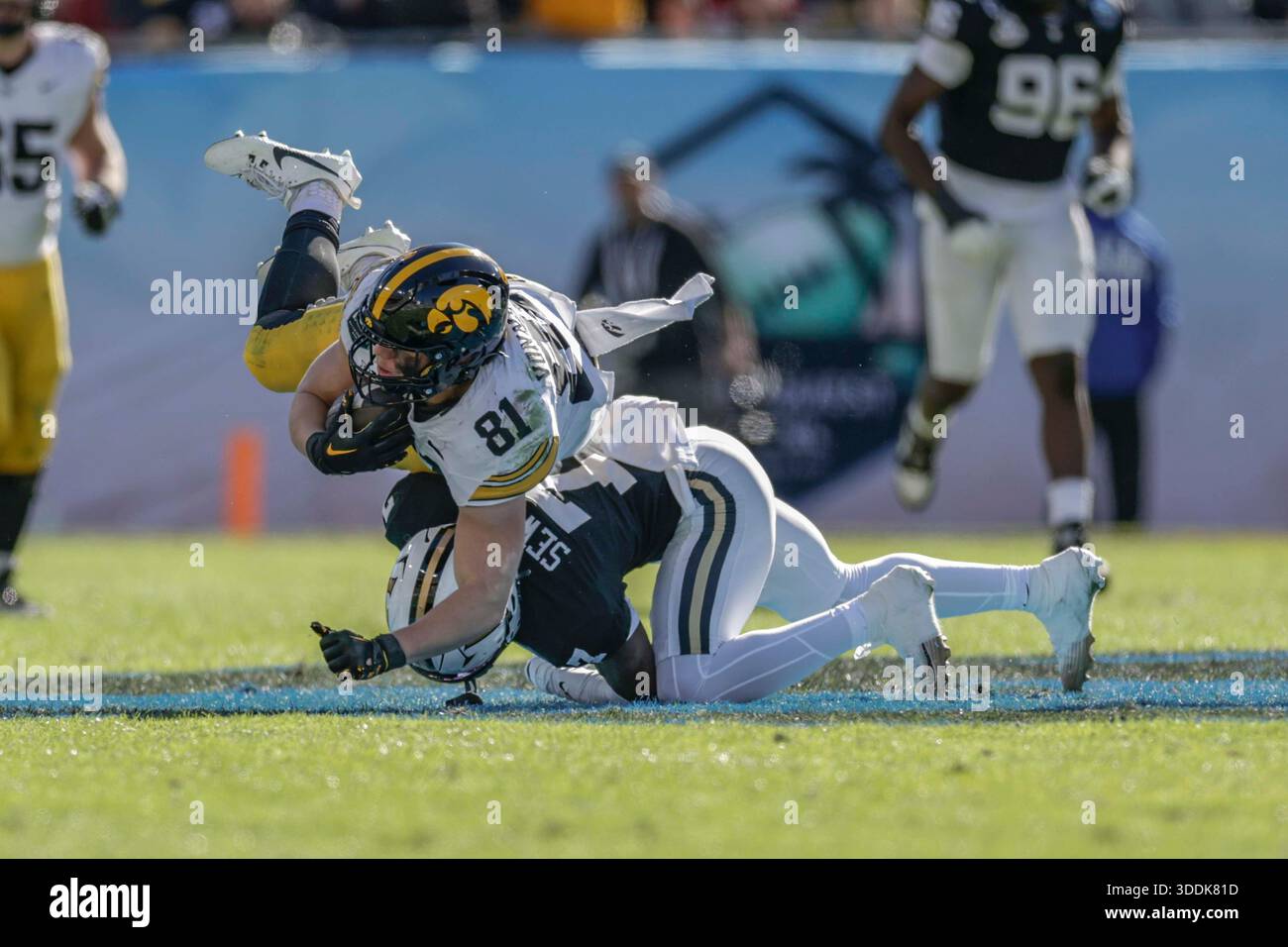 Tampa, FL USA: Iowa Hawkeyes tight end Hayden Large (88) makes a ...