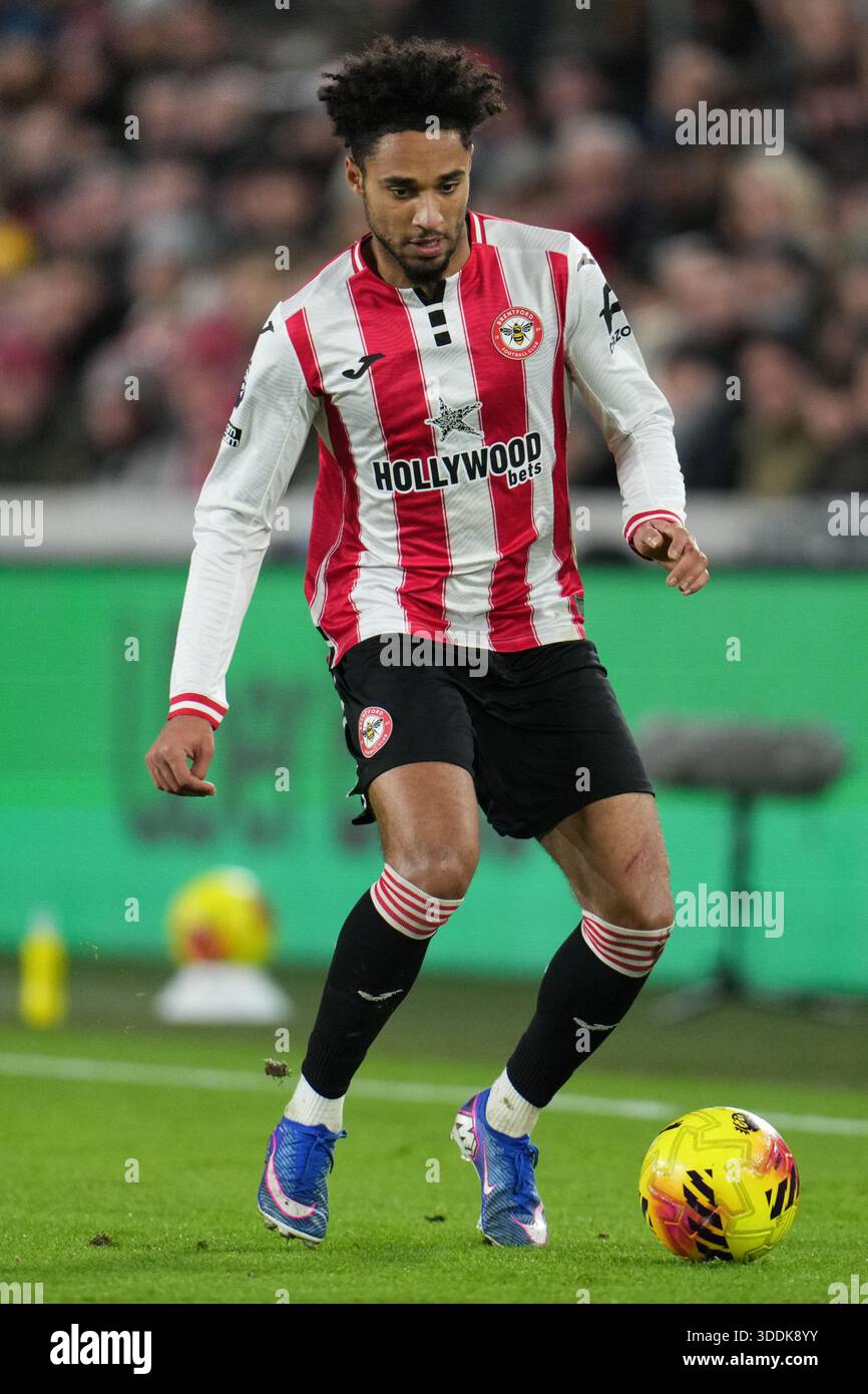 Kevin Schade of Brentford on the ball during the Premier League match ...