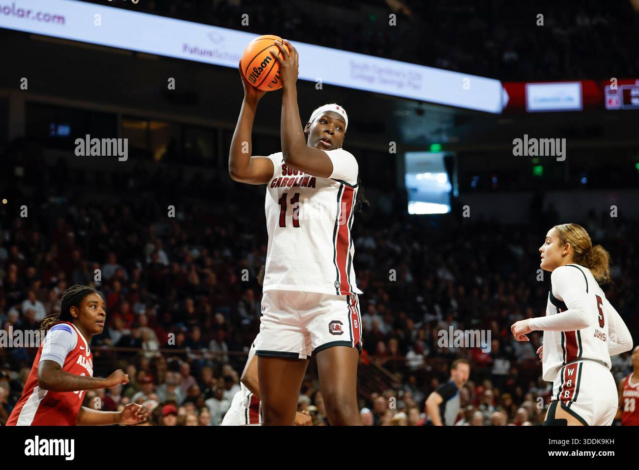 South Carolina center Madina Okot (11) pulls down a rebound against ...