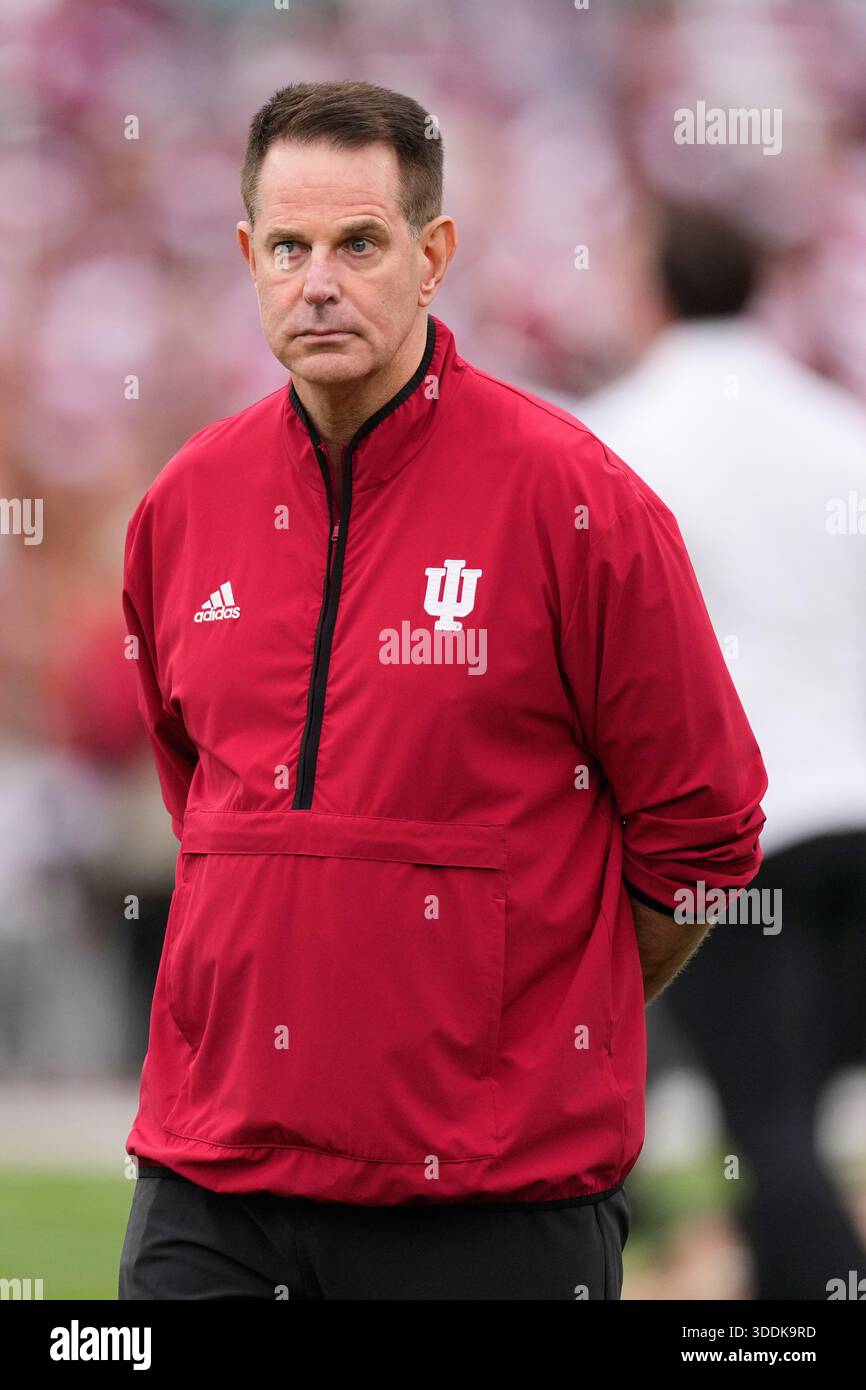 Indiana head coach Curt Cignetti walks on the field before the Rose ...