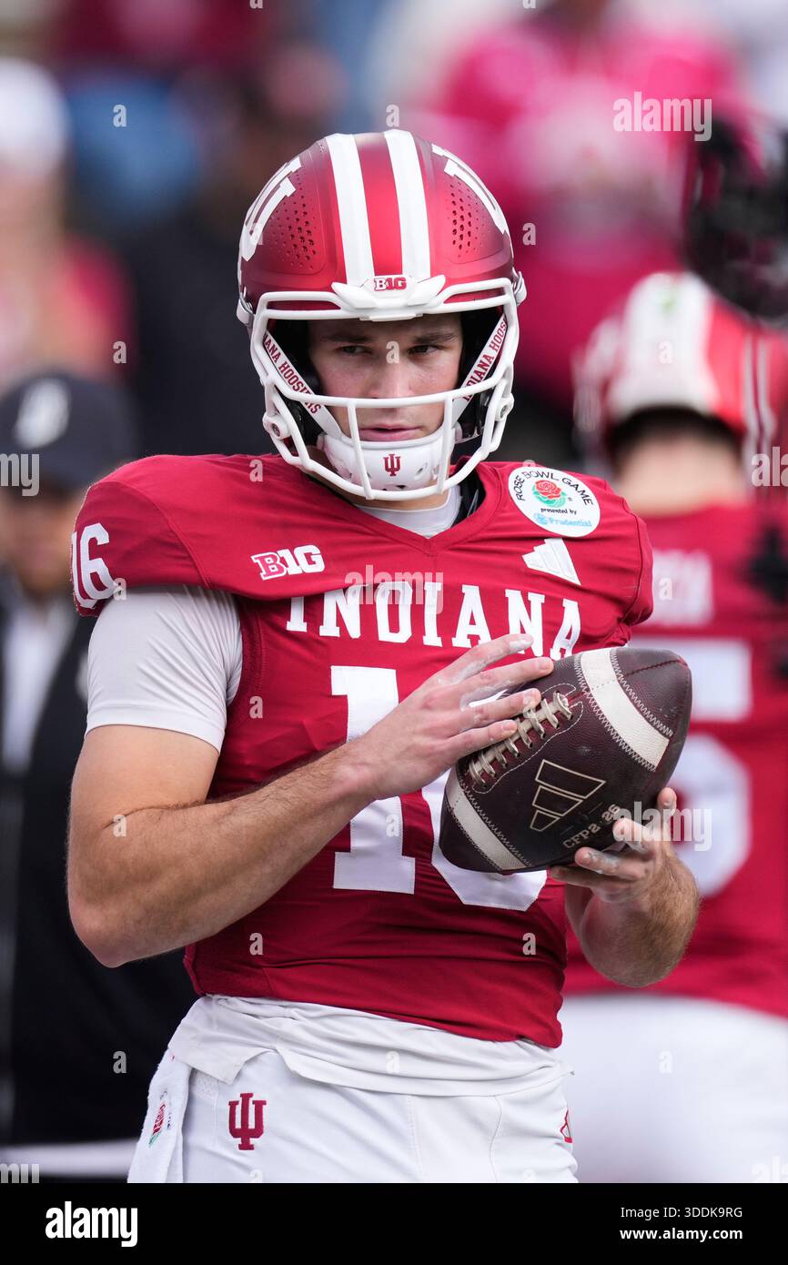 Indiana quarterback Fernando Mendoza (15) warms up before the Rose Bowl ...
