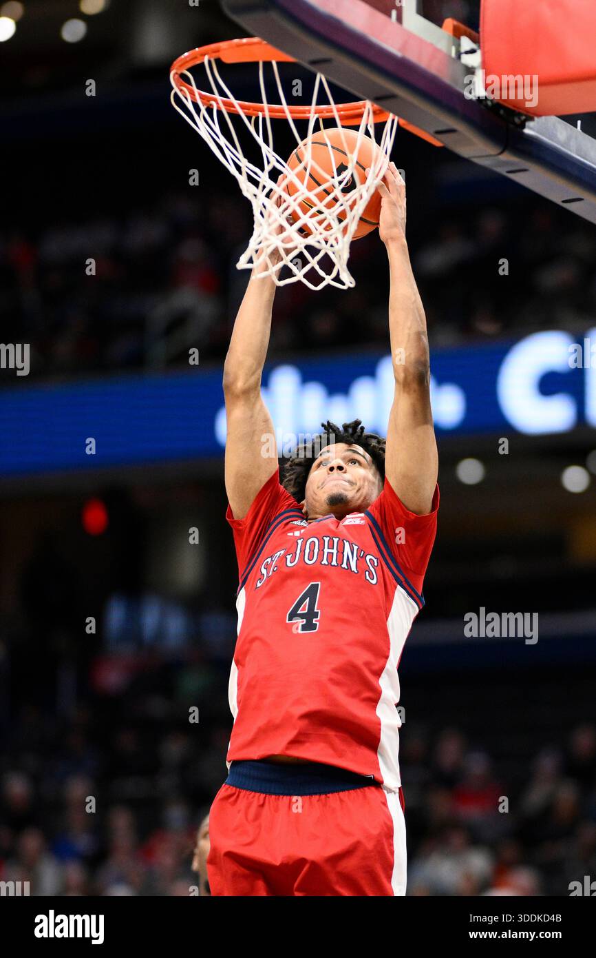 St. John's guard Oziyah Sellers (4) in action during the first half of ...