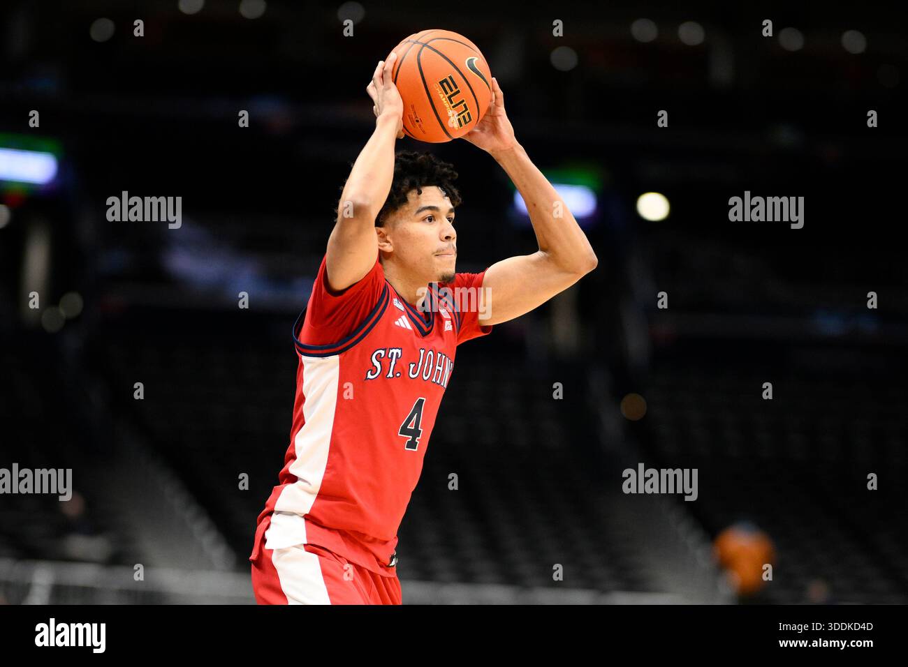 St. John's guard Oziyah Sellers (4) in action during the first half of ...