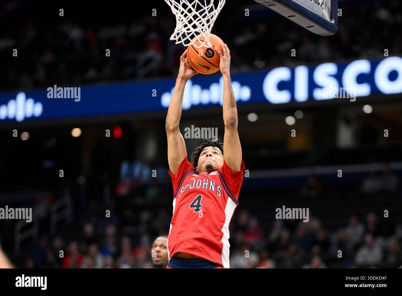 St. John's guard Oziyah Sellers (4) in action during the first half of ...