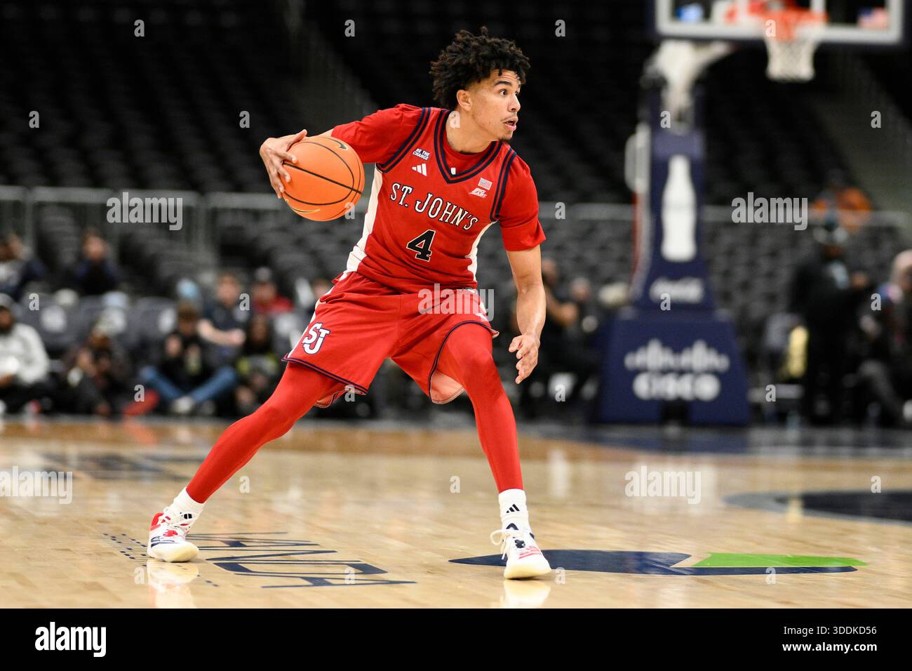 St. John's guard Oziyah Sellers (4) in action during the first half of ...