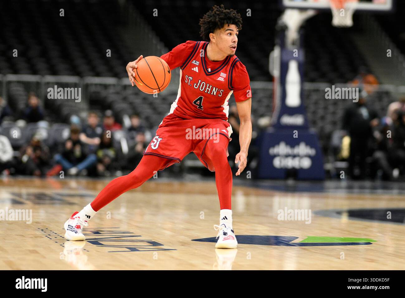 St. John's guard Oziyah Sellers (4) in action during the first half of ...