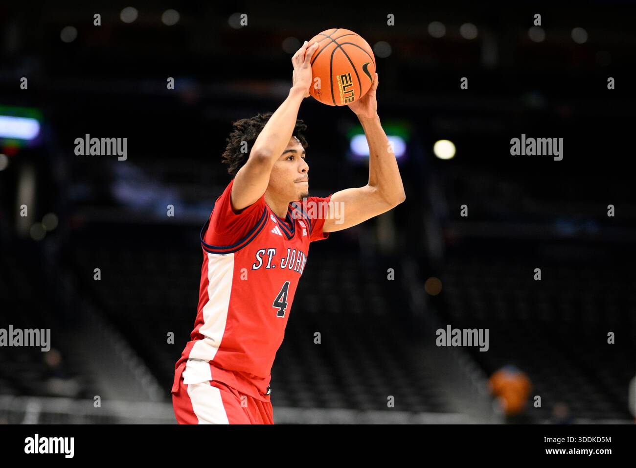 St. John's guard Oziyah Sellers (4) in action during the first half of ...