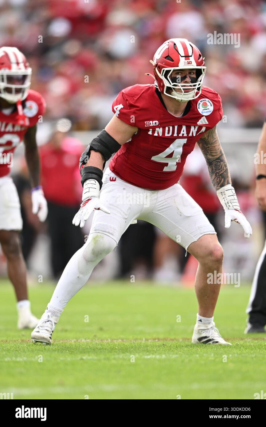 Indiana linebacker Aiden Fisher (4) defends during the first half of ...
