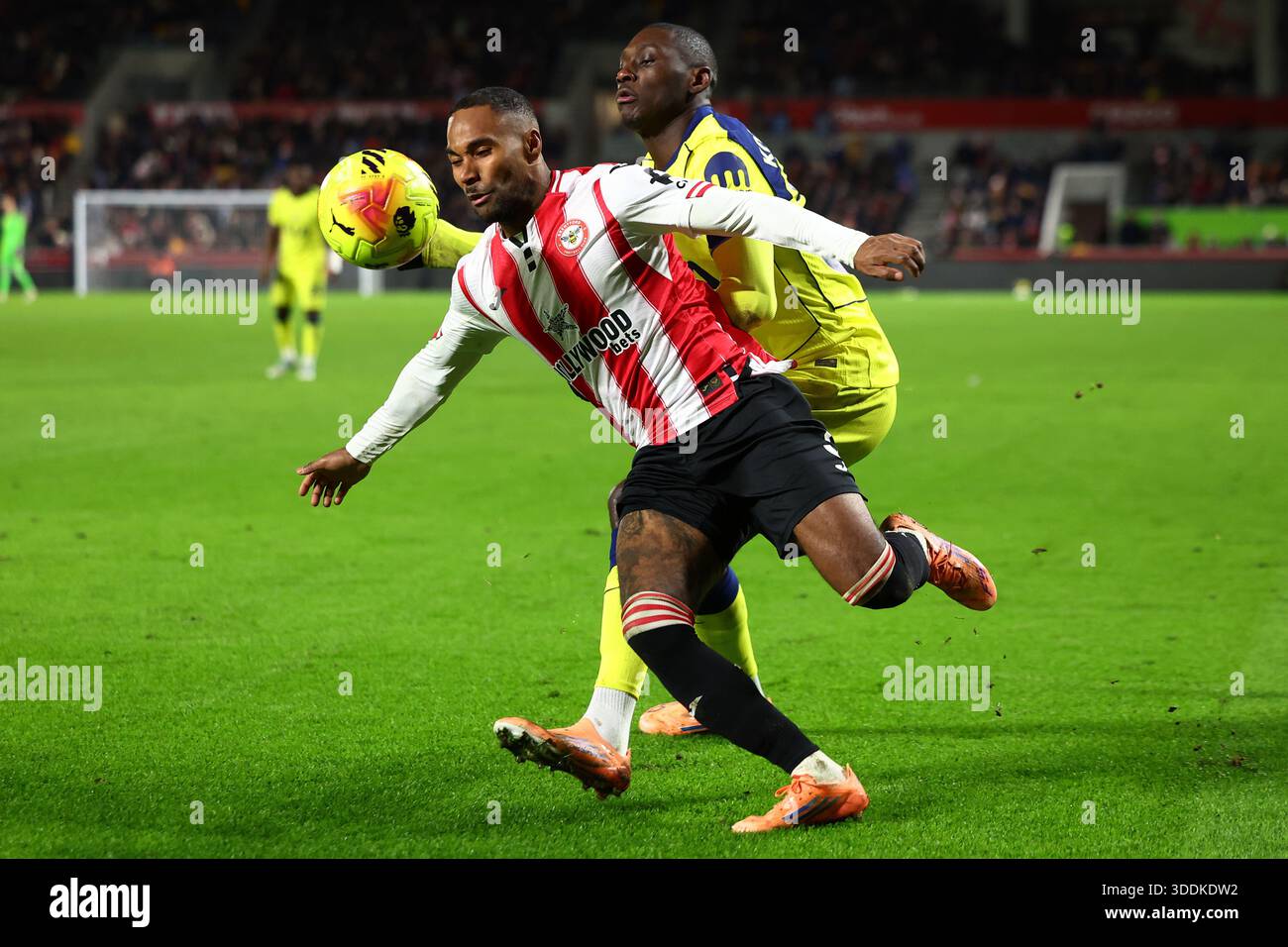 London, England, 1st January 2026. Rico Henry of Brentford and Randal ...