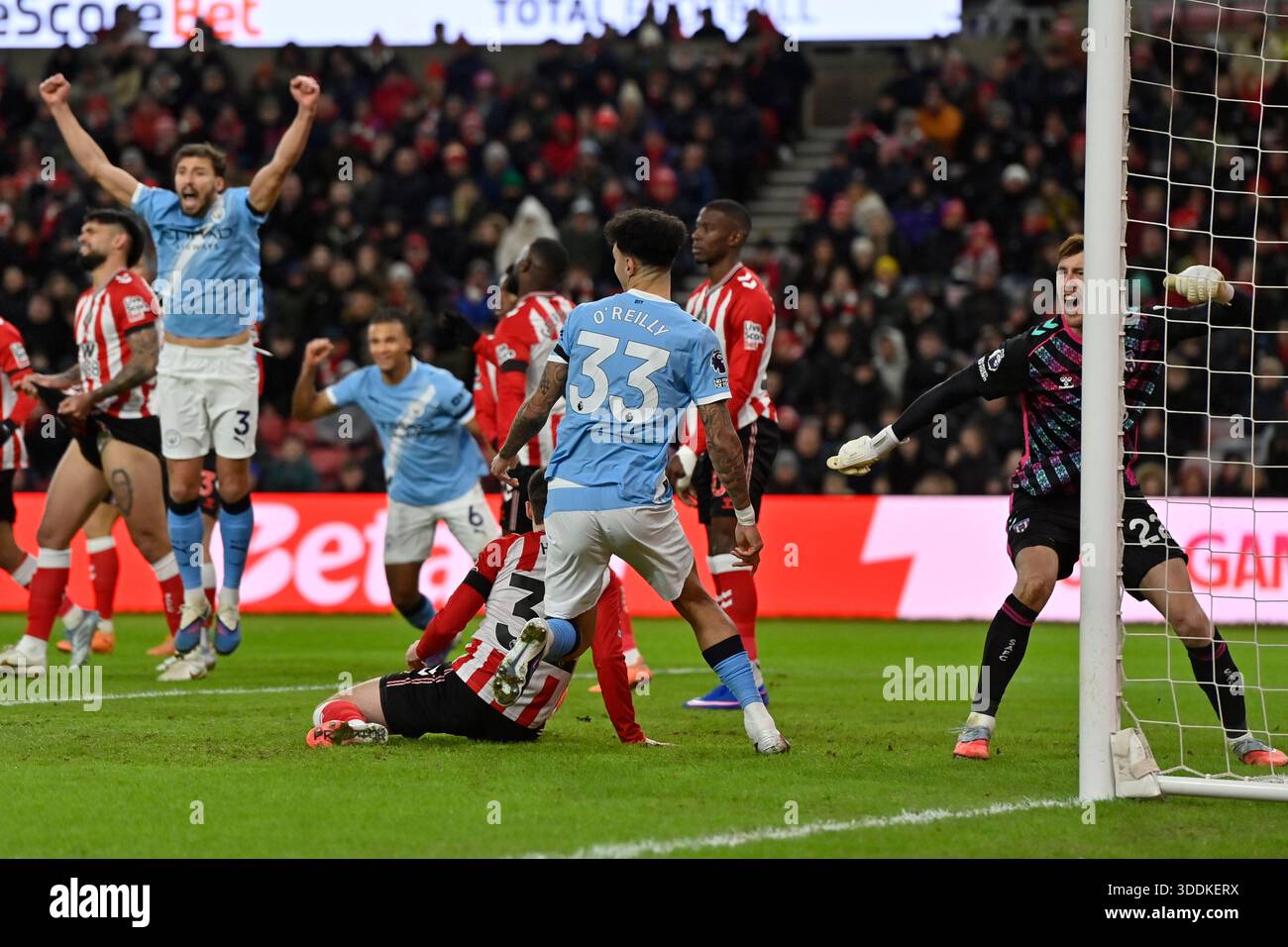 Rúben Dias of Manchester City celebrates with Robin Roefs of Sunderland ...