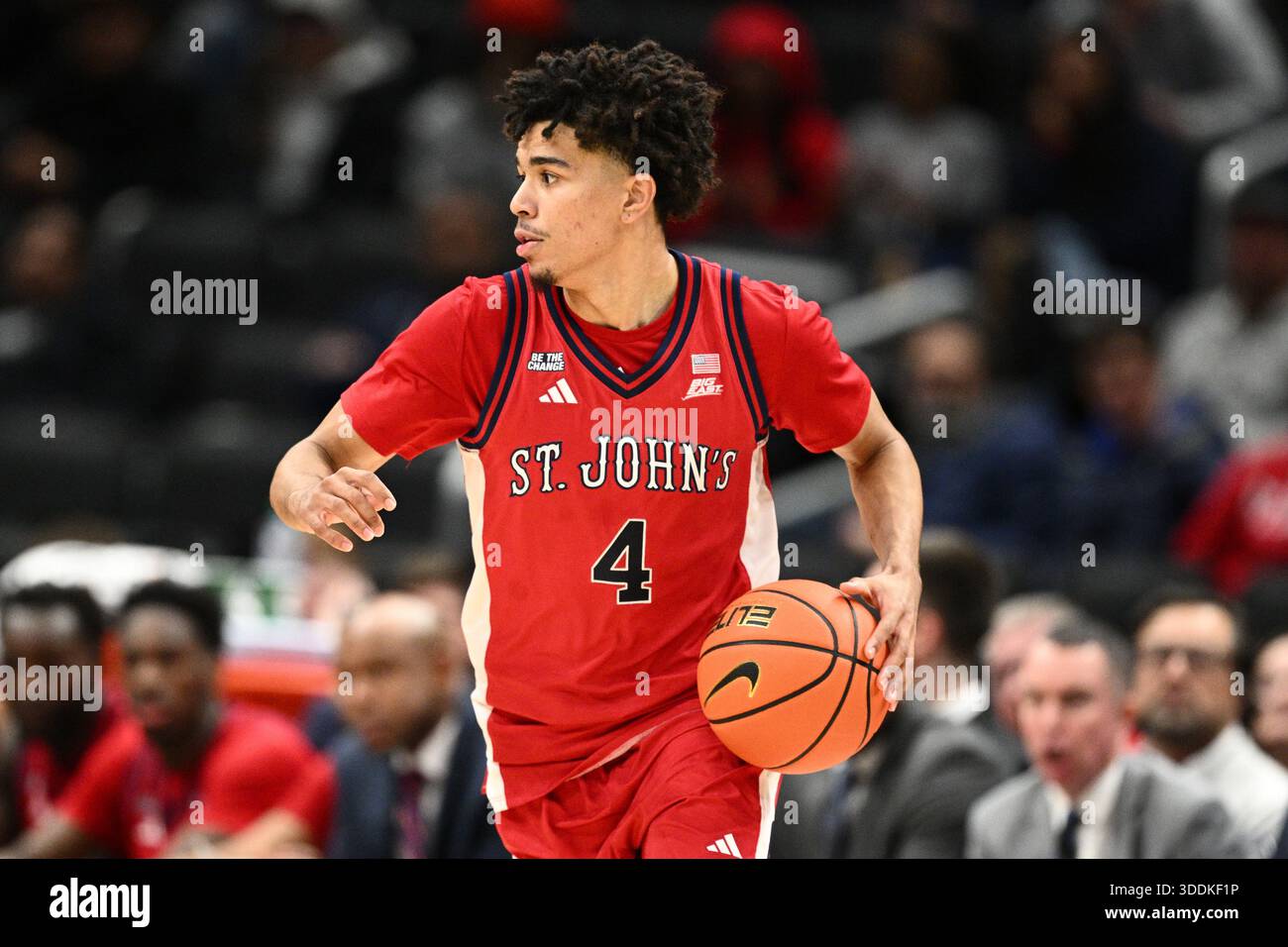 St. John's guard Oziyah Sellers (4) in action during the second half of ...