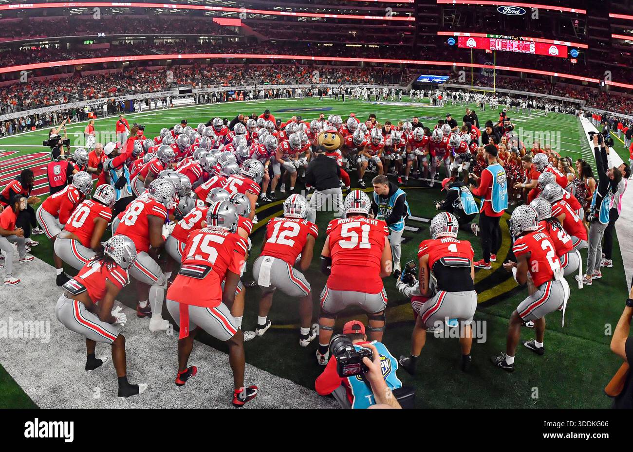 December 31, 2025: Ohio State Buckeyes players do Quick Cals during ...
