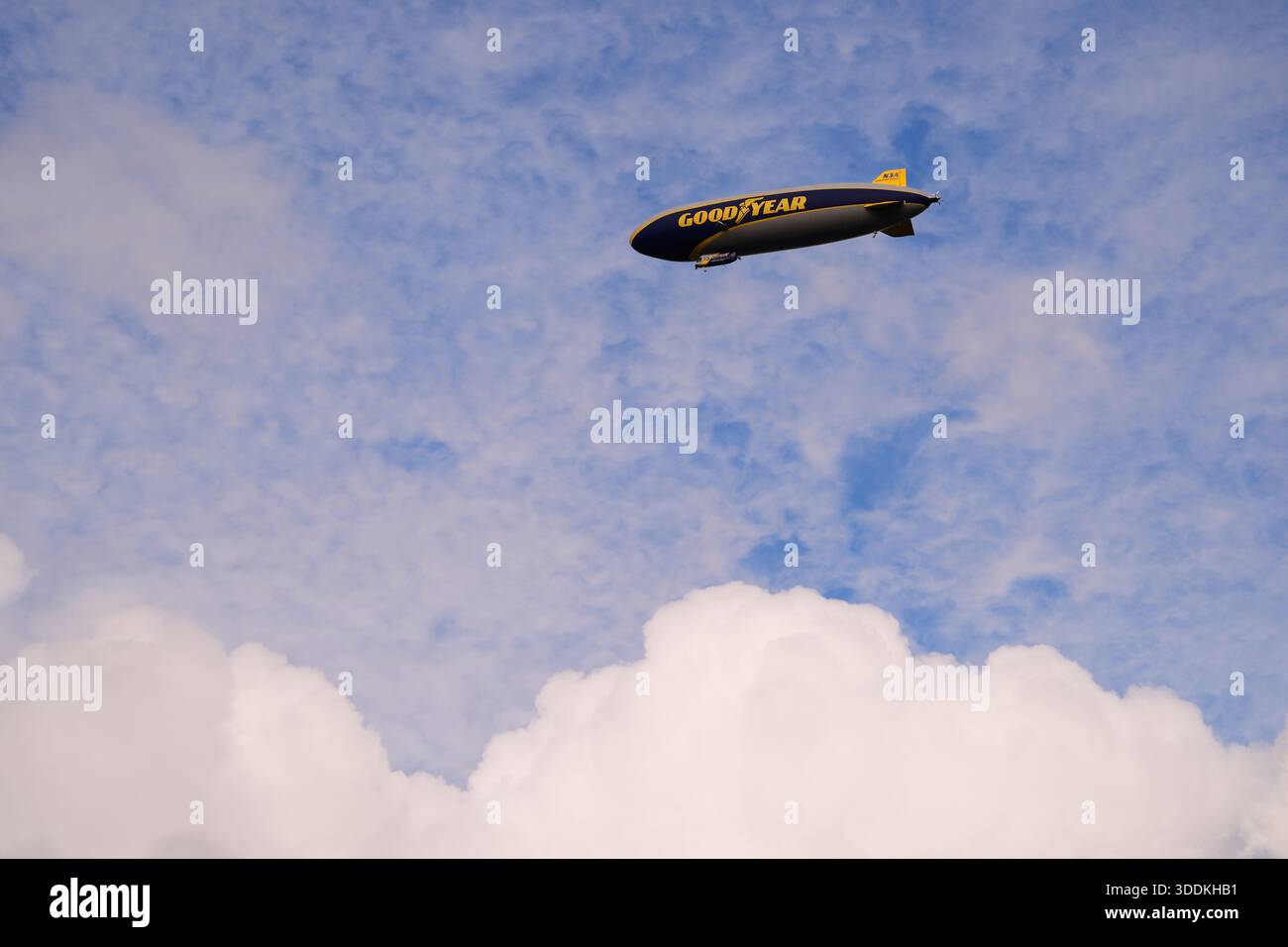 The Goodyear Blimp fits over the Rose Bowl College Football Playoff ...