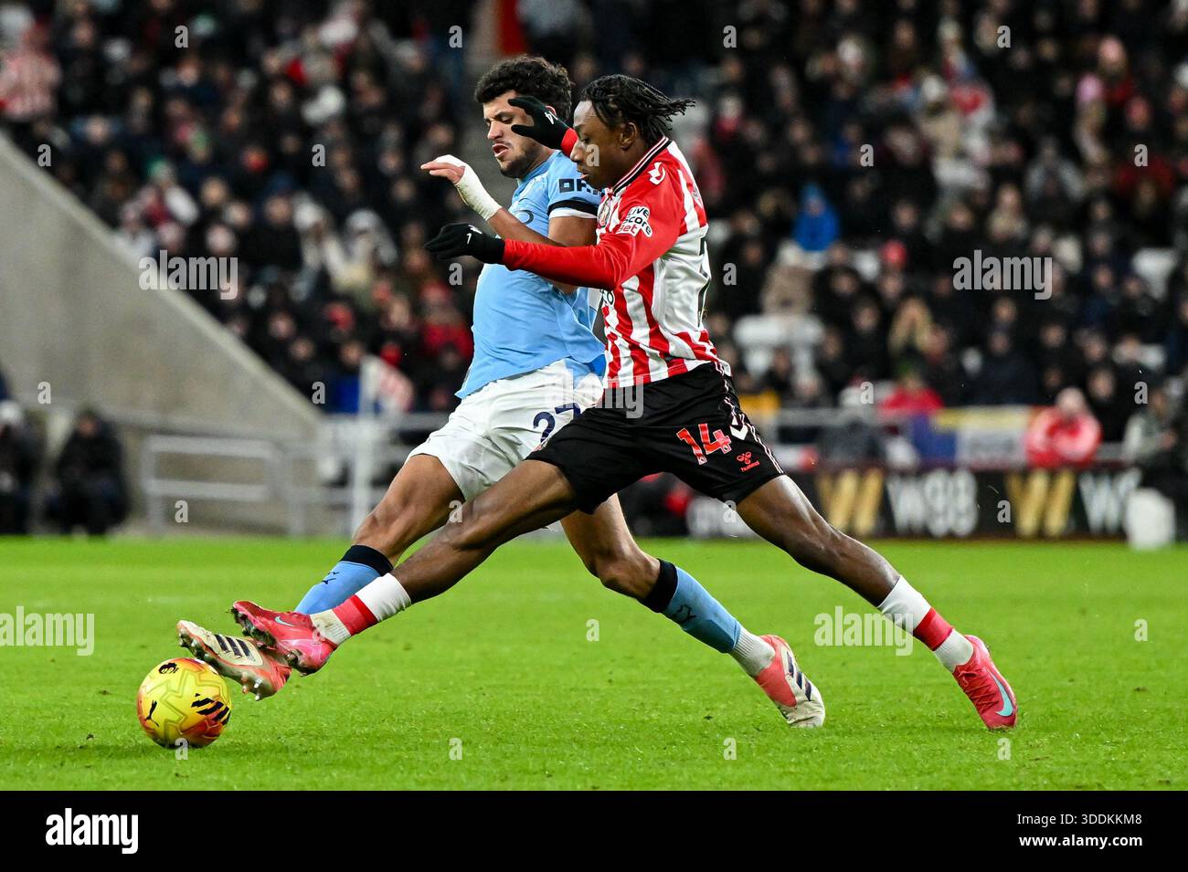 Matheus Nunes of Manchester City & Romaine Mundle of Sunderland FC ...