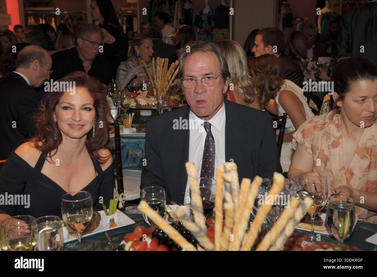 Tommy lee jones and gloria estafan hi-res stock photography and images ...
