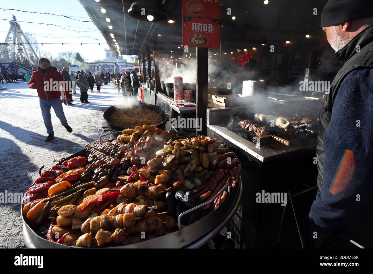 Cook roasts meat vegetables hi-res stock photography and images - Alamy