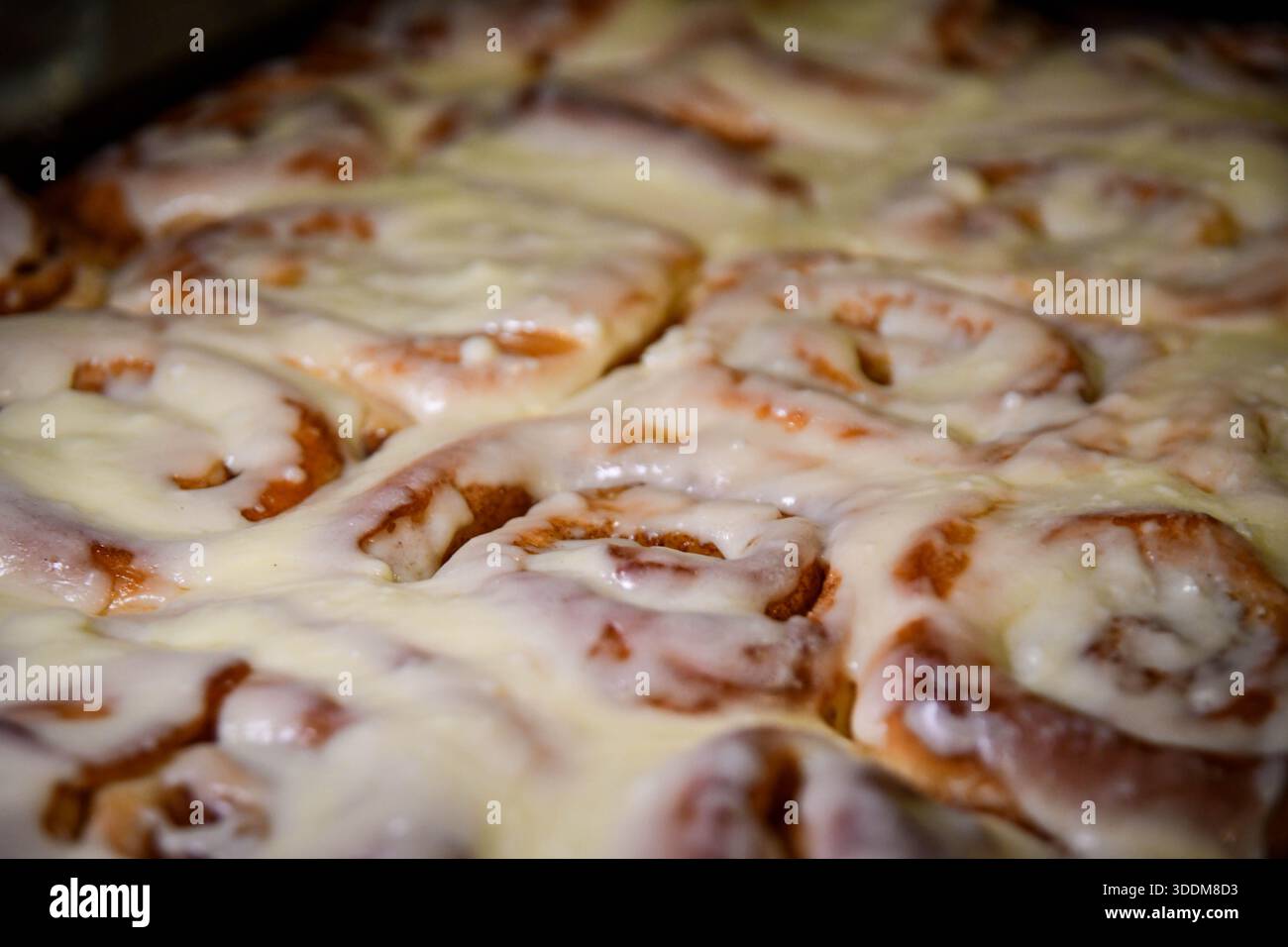 Cinnamon rolls without vanilla icing hi-res stock photography and ...