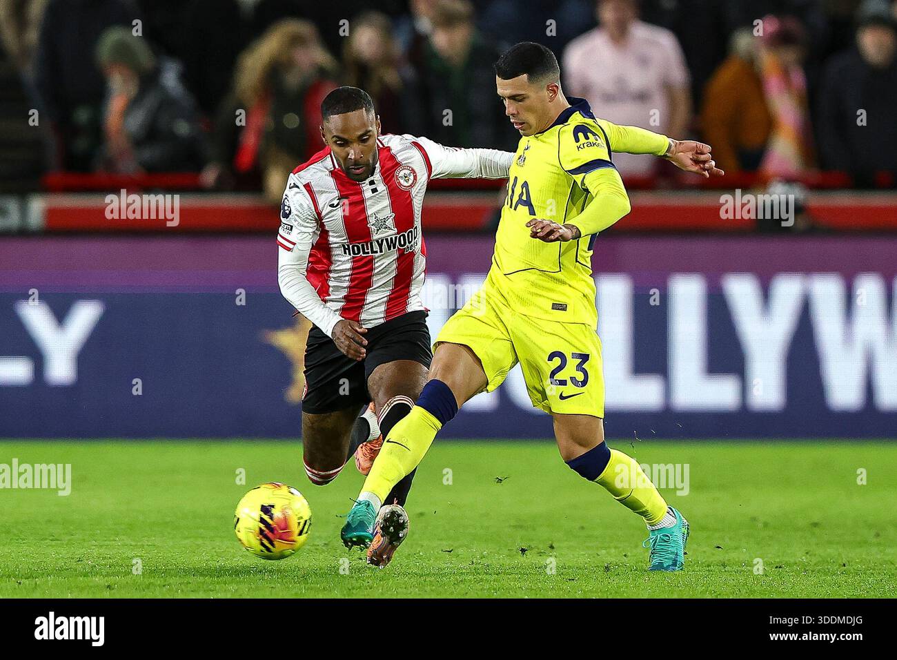 Pedro Porro of Tottenham Hotspur goes past Rico Henry of Brentford ...