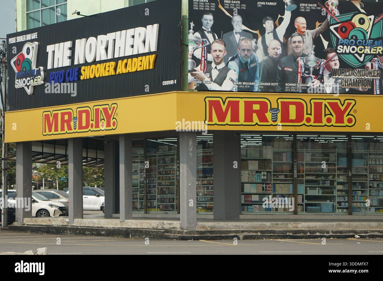 Mr diy shop signage hi-res stock photography and images - Alamy