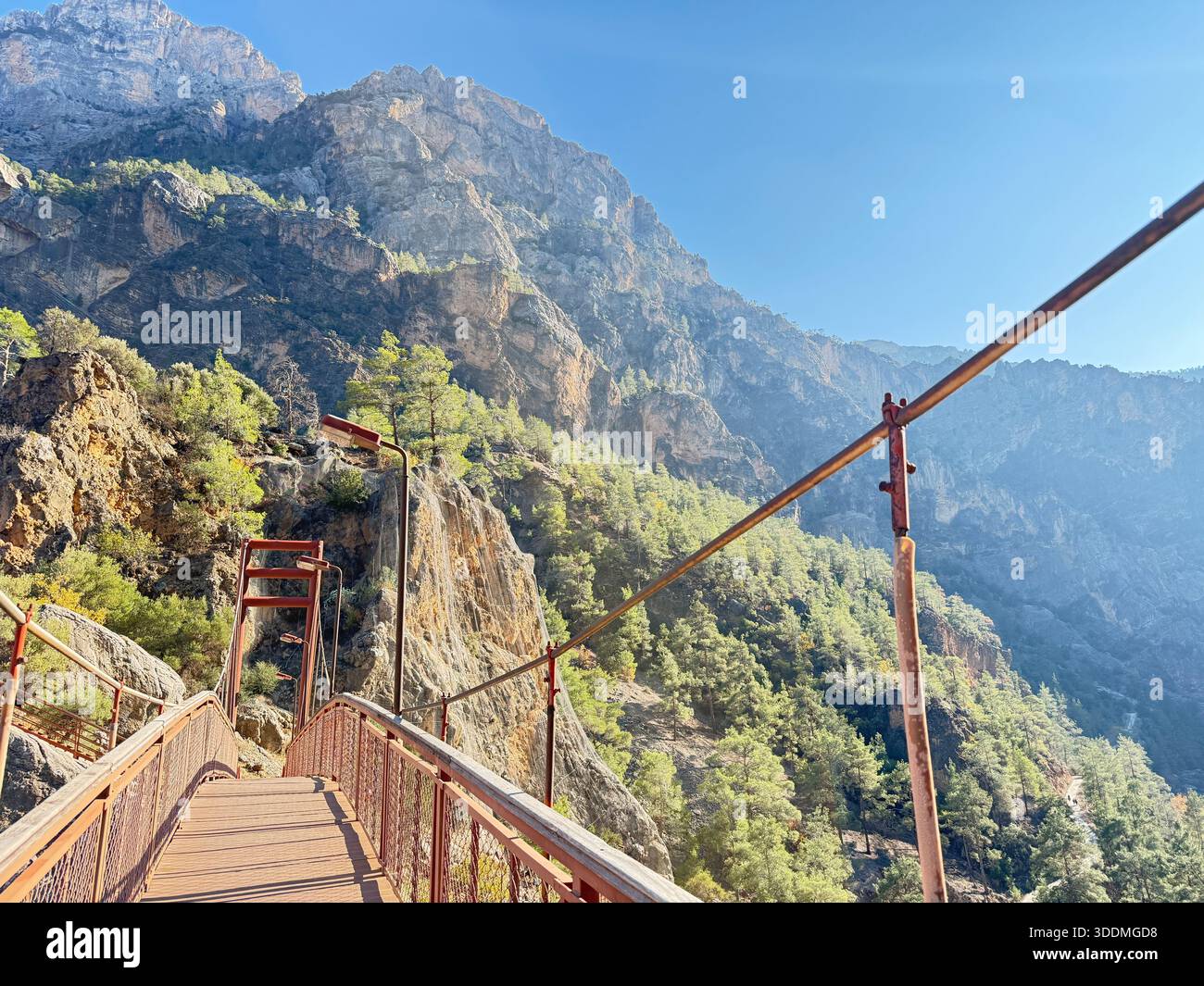 View bridge river rocks hi-res stock photography and images - Alamy