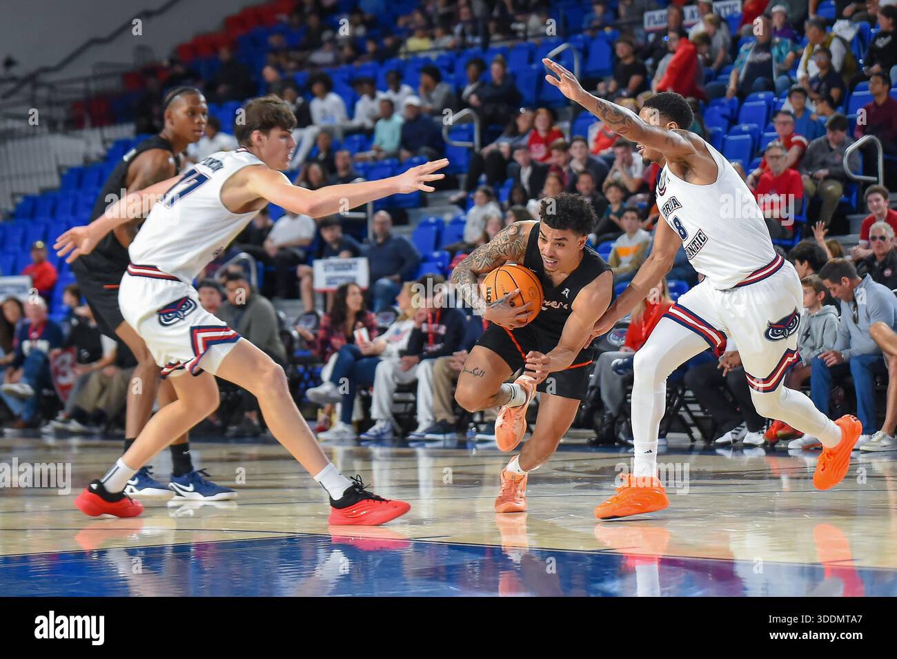 UTSA guard Austin Nunez (2) dribbles the ball between FAU guard Kanaan ...