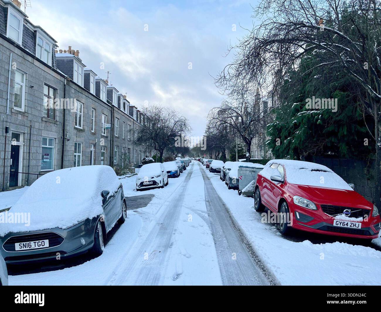 Snow covers roads and cars in Aberdeen. Weather warnings for snow have ...