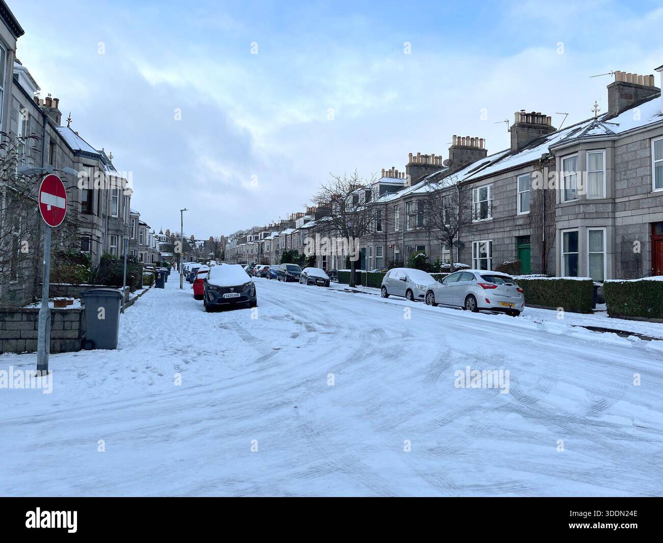 Snow covers roads and cars in Aberdeen. Weather warnings for snow have ...