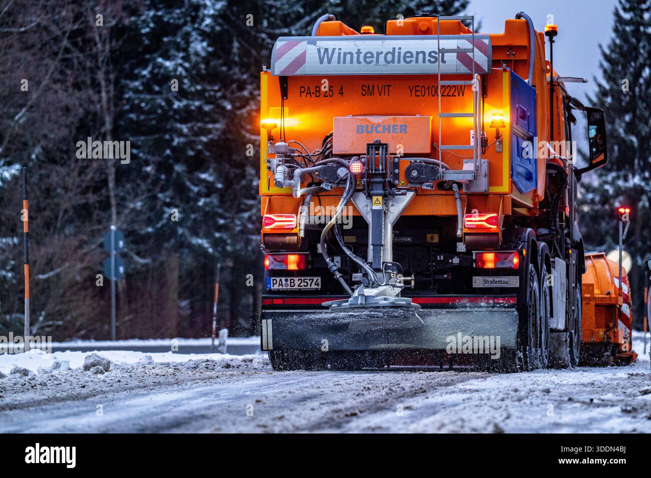 02 January 2026, Bavaria, Sankt Englmar: A snow clearing vehicle ...