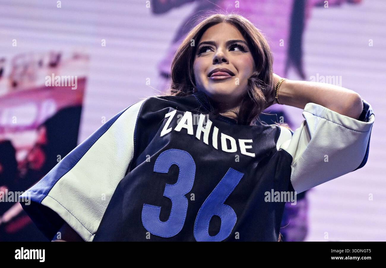02 January 2026, Berlin: Rapper Zah1de (Zahide Kayaci) takes to the ...