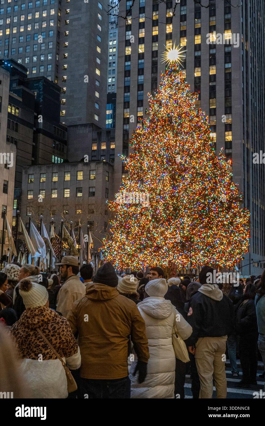 2025 rockefeller center christmas tree hi-res stock photography and ...