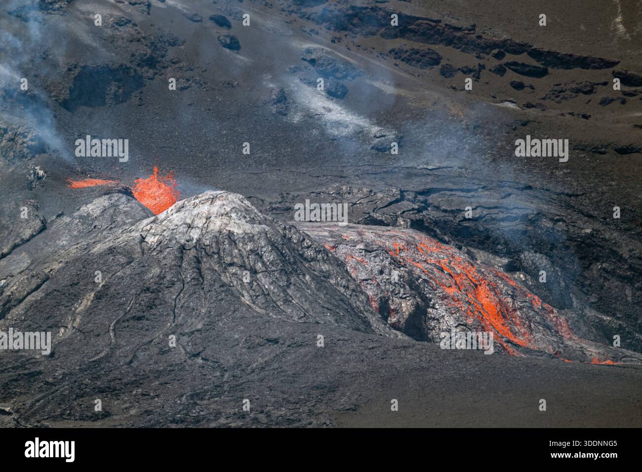 Hot lava 320 hi-res stock photography and images - Alamy
