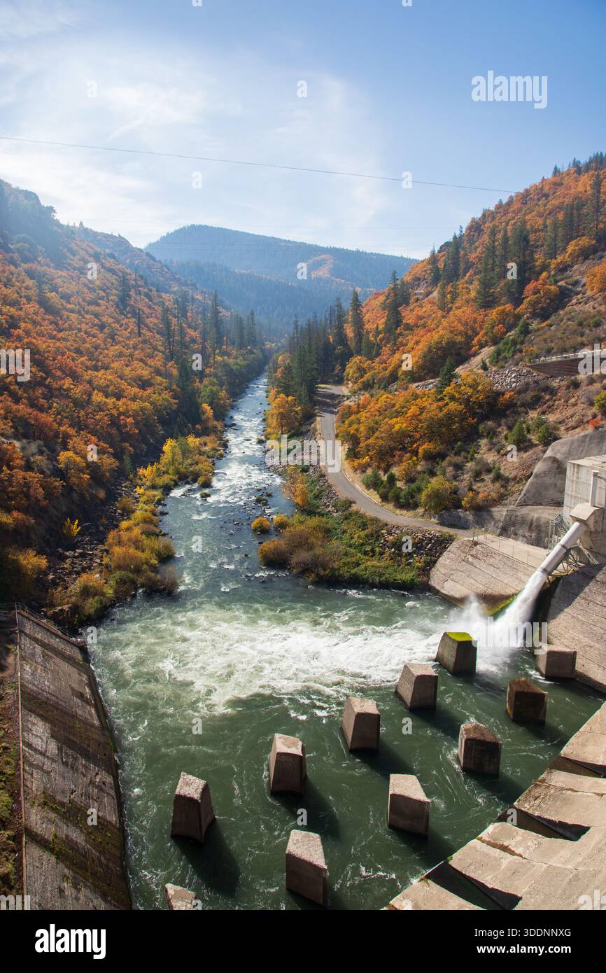 Vertical view pit river hi-res stock photography and images - Alamy