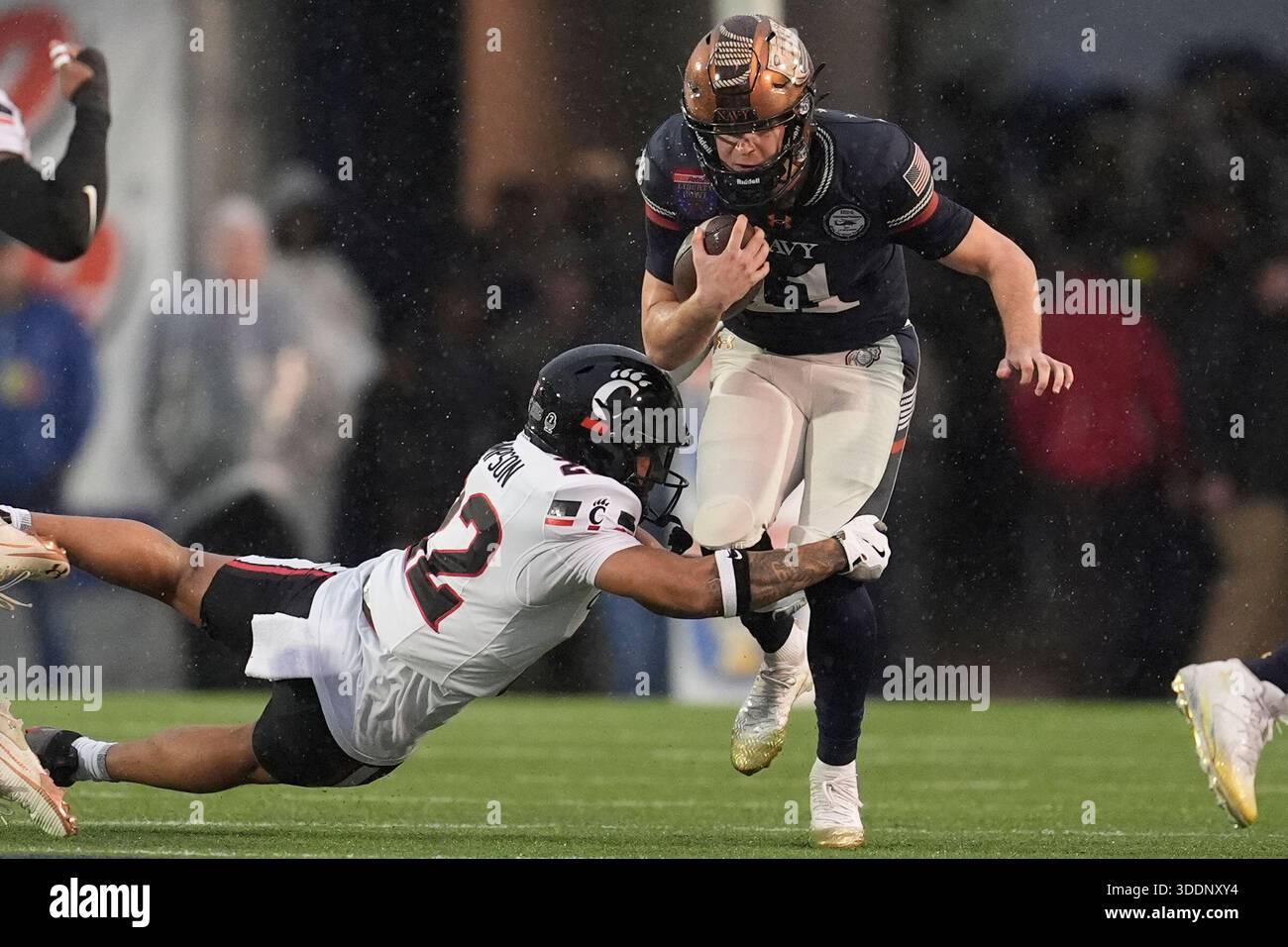 Navy quarterback Blake Horvath (11) runs the ball against Cincinnati ...
