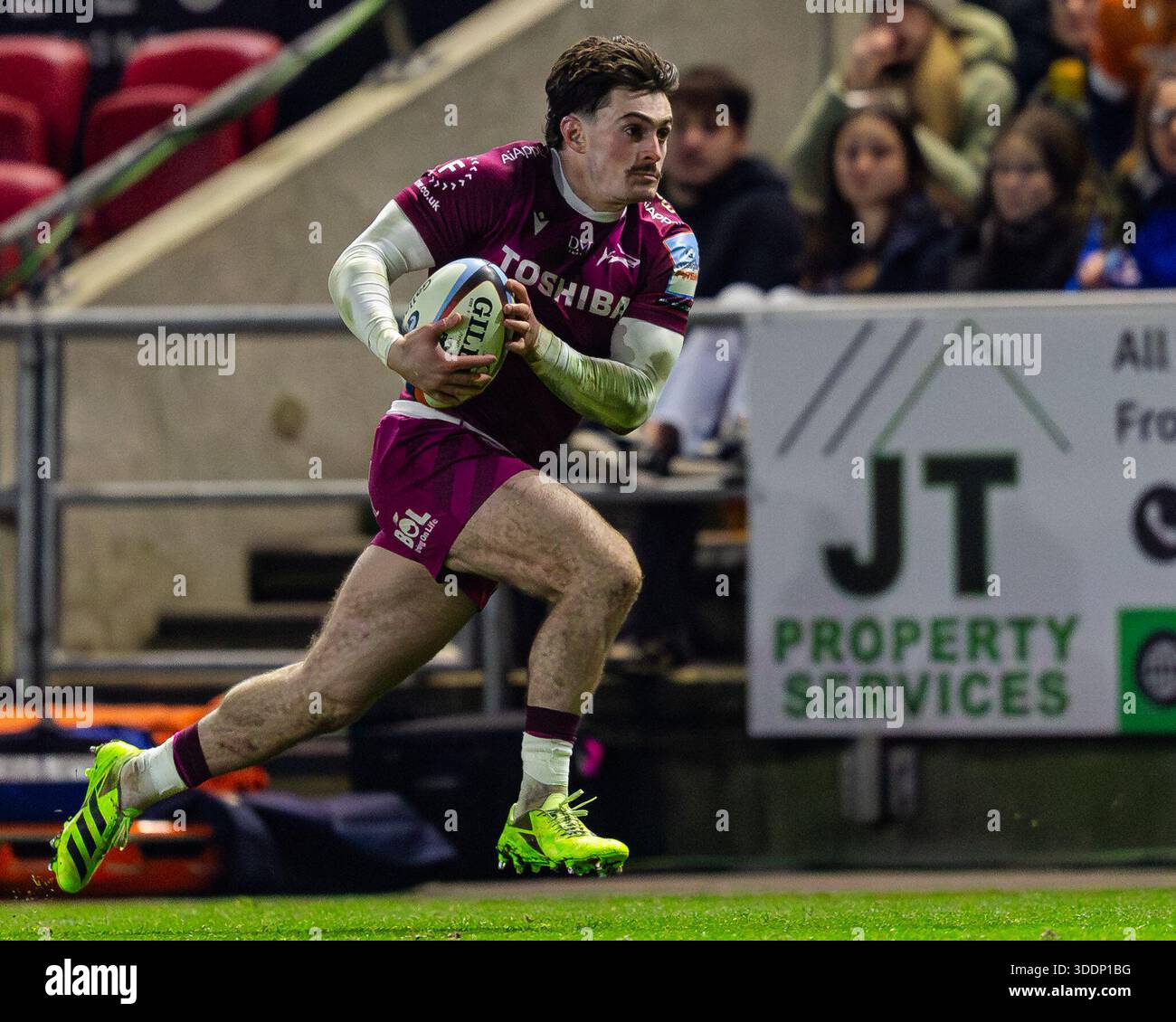 Bristol, England, UK, 2 January 2026. Raffi Quirke of Sale Sharks runs ...