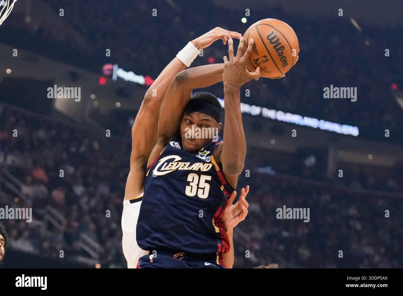 Cleveland Cavaliers forward Nae'Qwan Tomlin (35) grabs a rebound in ...