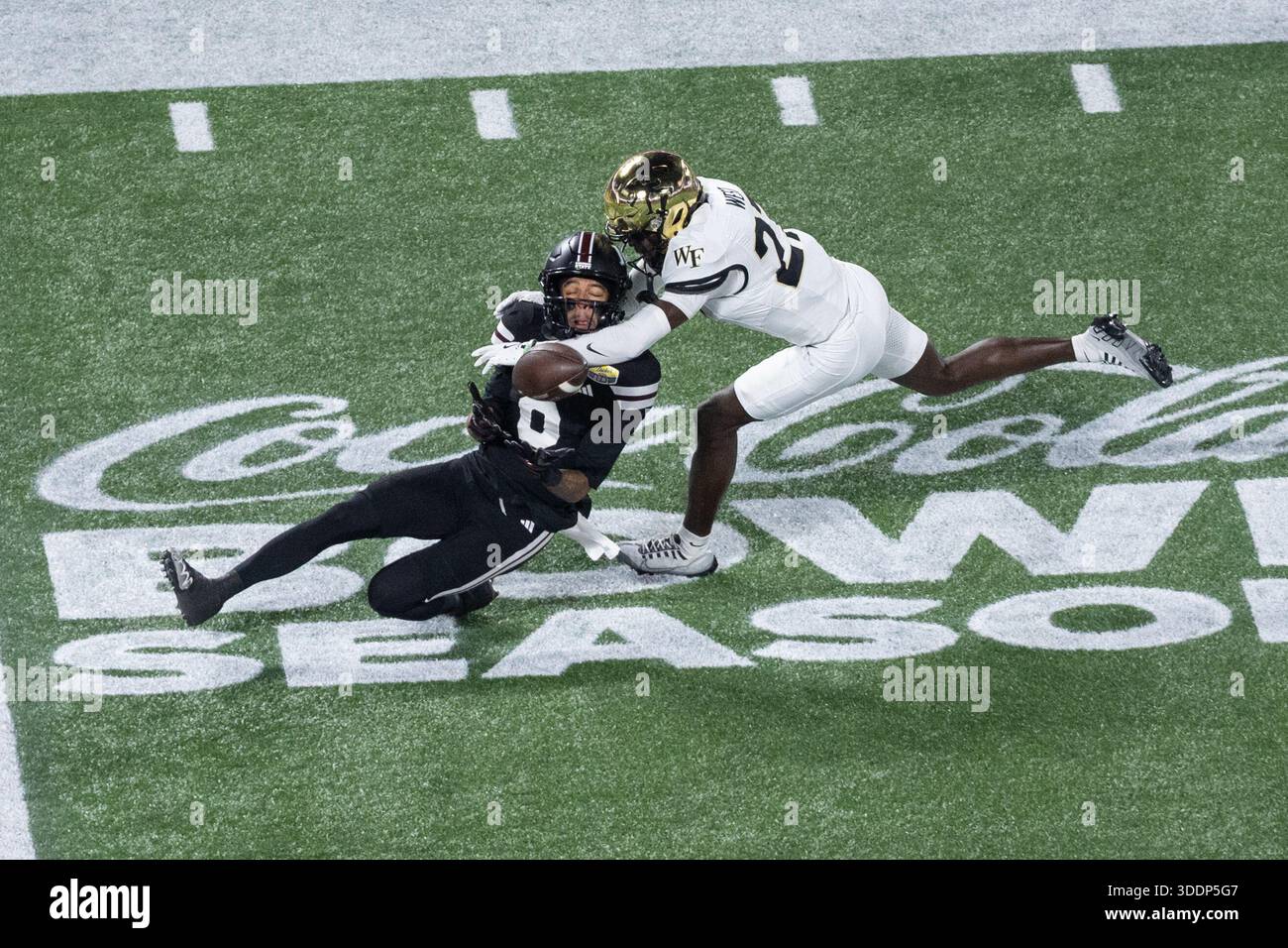 Mississippi State wide receiver Brenen Thompson (0) makes a catch ...