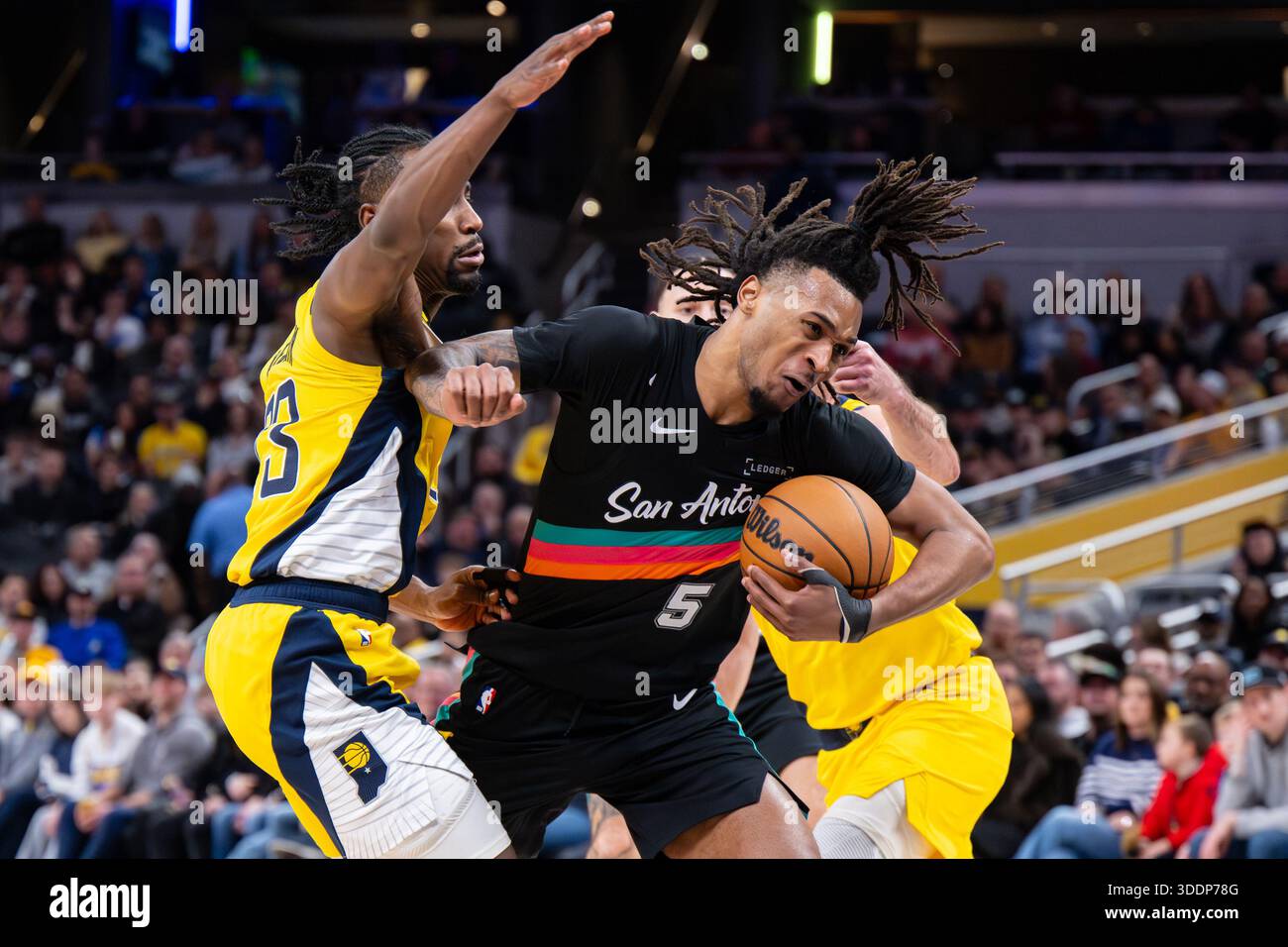 San Antonio Spurs guard Stephon Castle (5) drives through Indiana ...