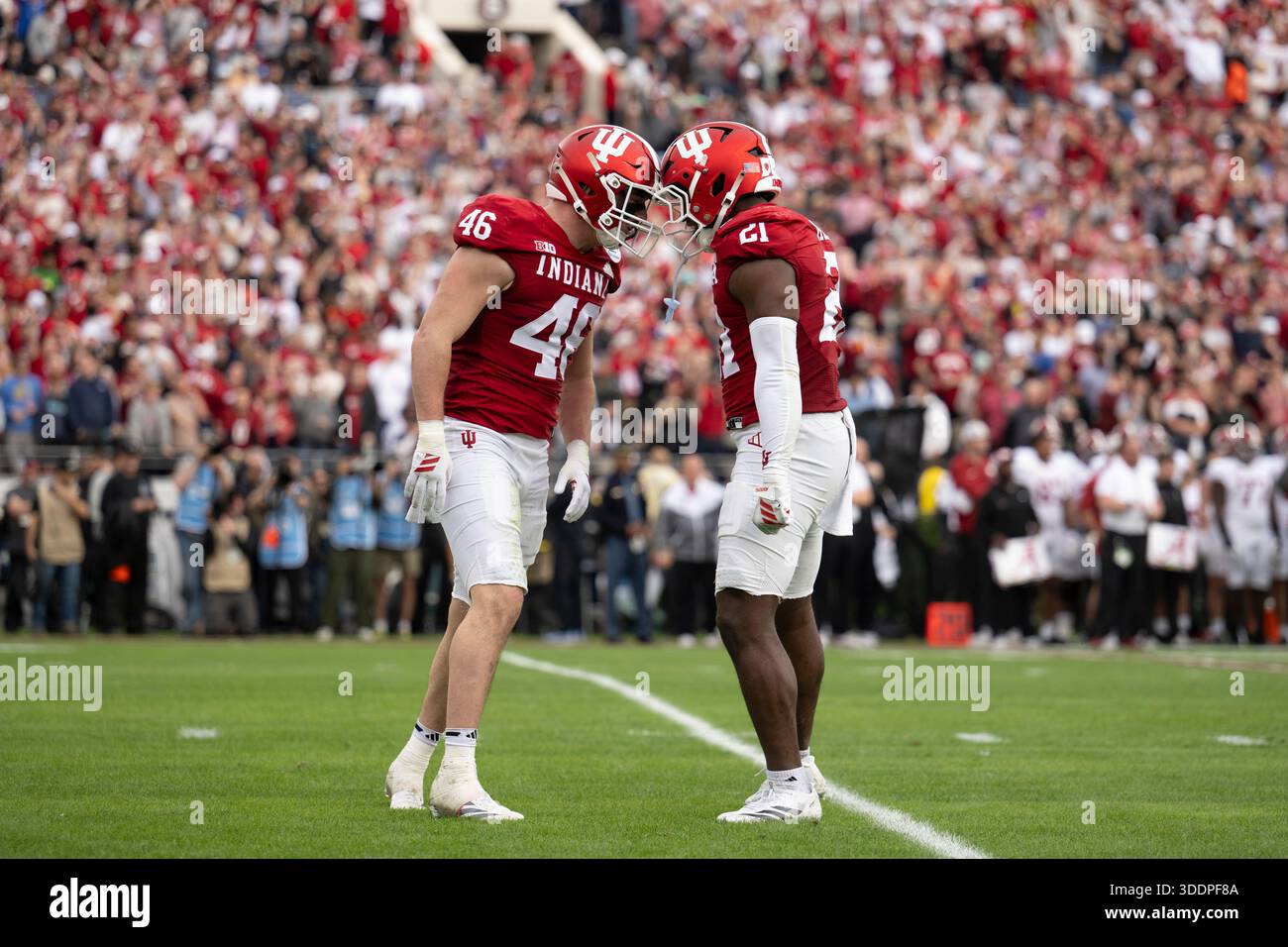 Indiana linebacker Isaiah Jones (46) and linebacker Rolijah Hardy (21 ...