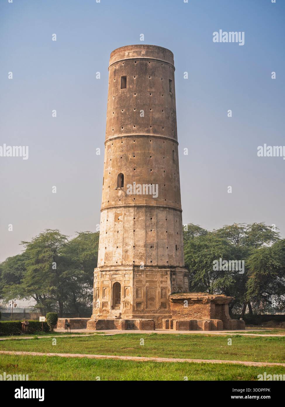 Vertical view of minaret tomb built by mughal emperor Jahangir to his ...